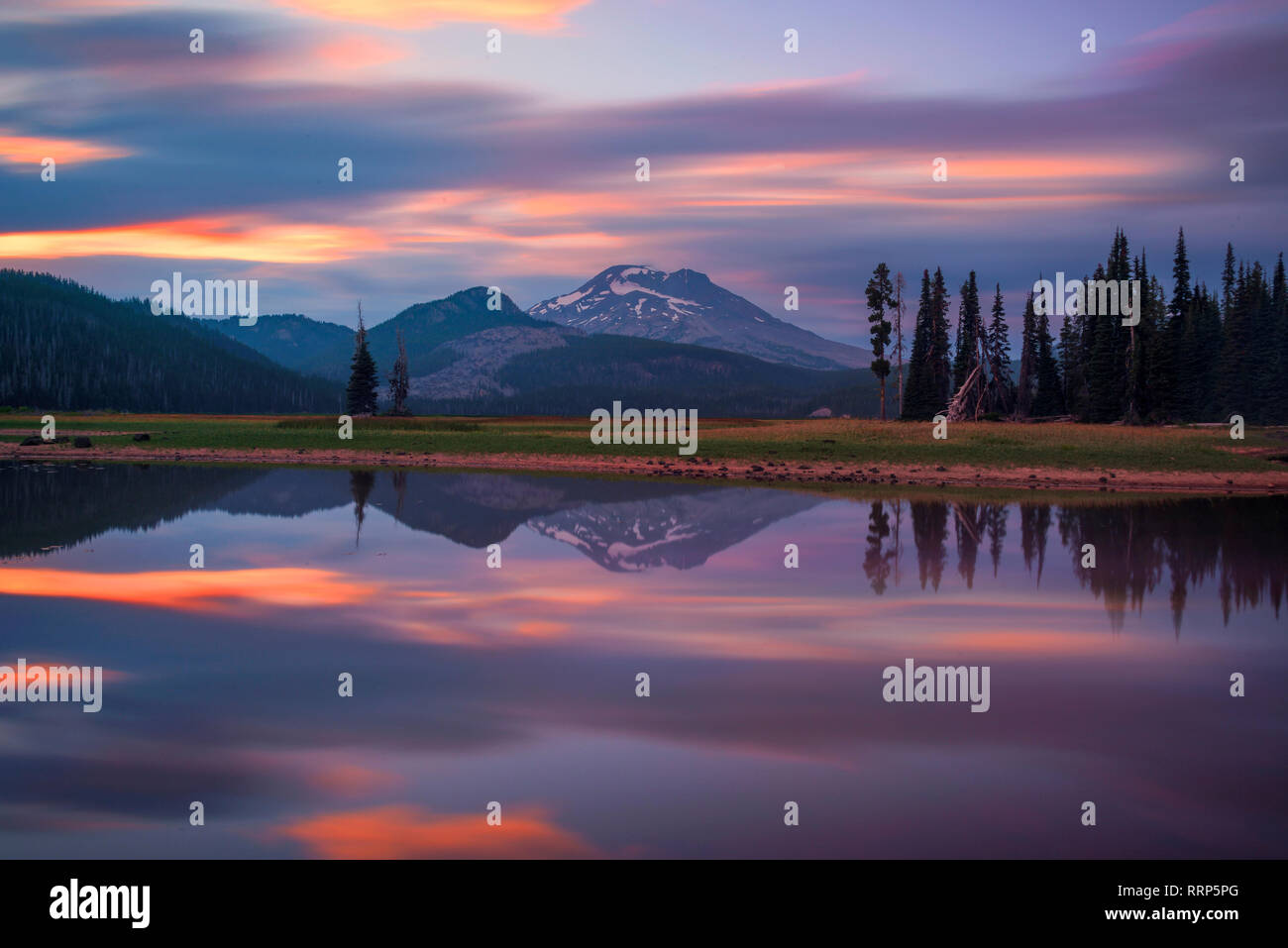 Images from Sparks Lake in the Deschutes National Forest near Bend ...