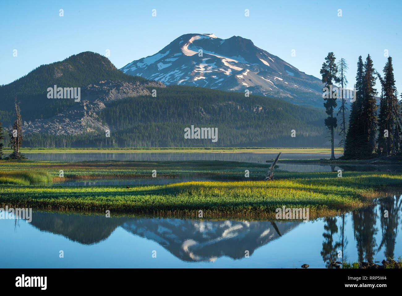 Images from Sparks Lake in the Deschutes National Forest near Bend ...