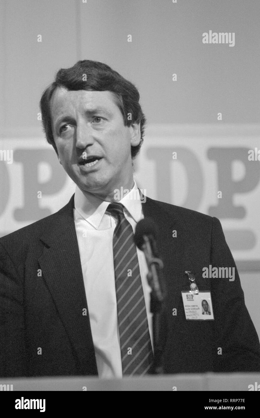 Politics social speaking Black and White Stock Photos & Images - Alamy