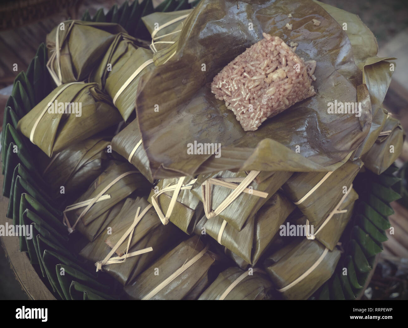 Banana leaf wrapped rice, thai food Stock Photo - Alamy