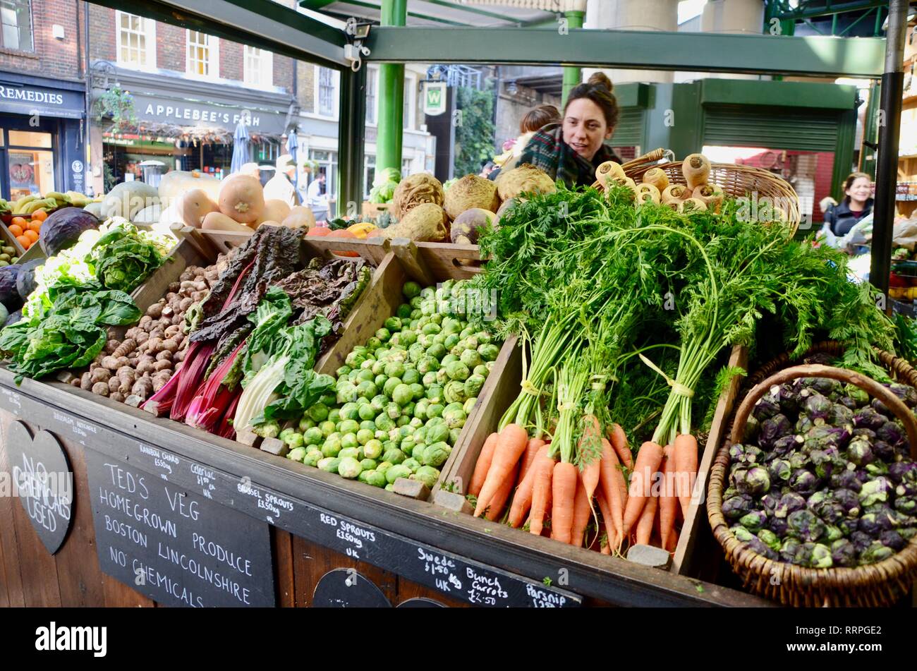 teds veg organic vegetable stall borough market london Stock Photo - Alamy