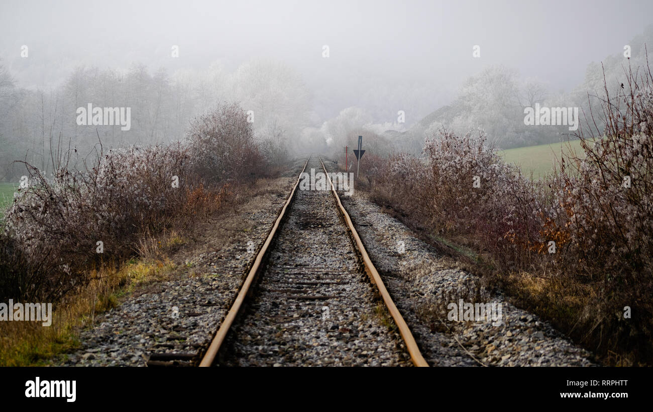Parallel trains hi-res stock photography and images - Alamy