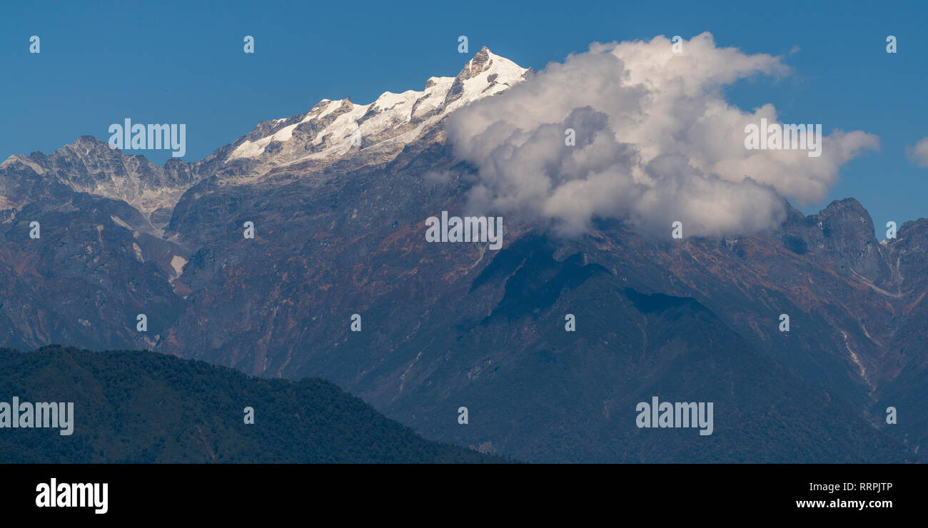 View of Kangchenjunga mountain range, Great Himalaya Range, Sikkim ...