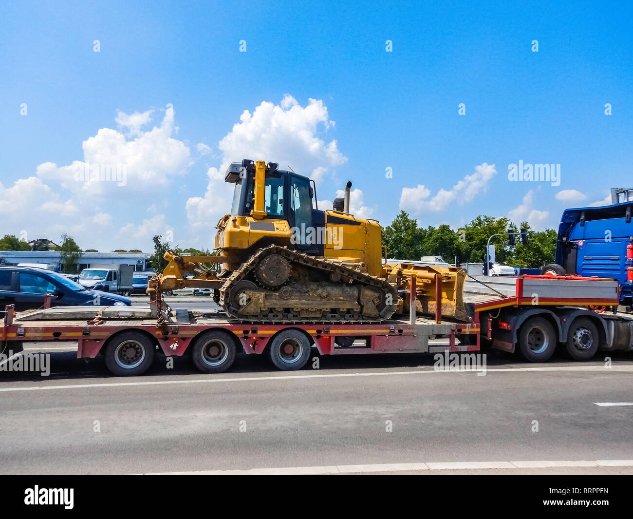 Truck with trailer bulldozer hi-res stock photography and images - Alamy