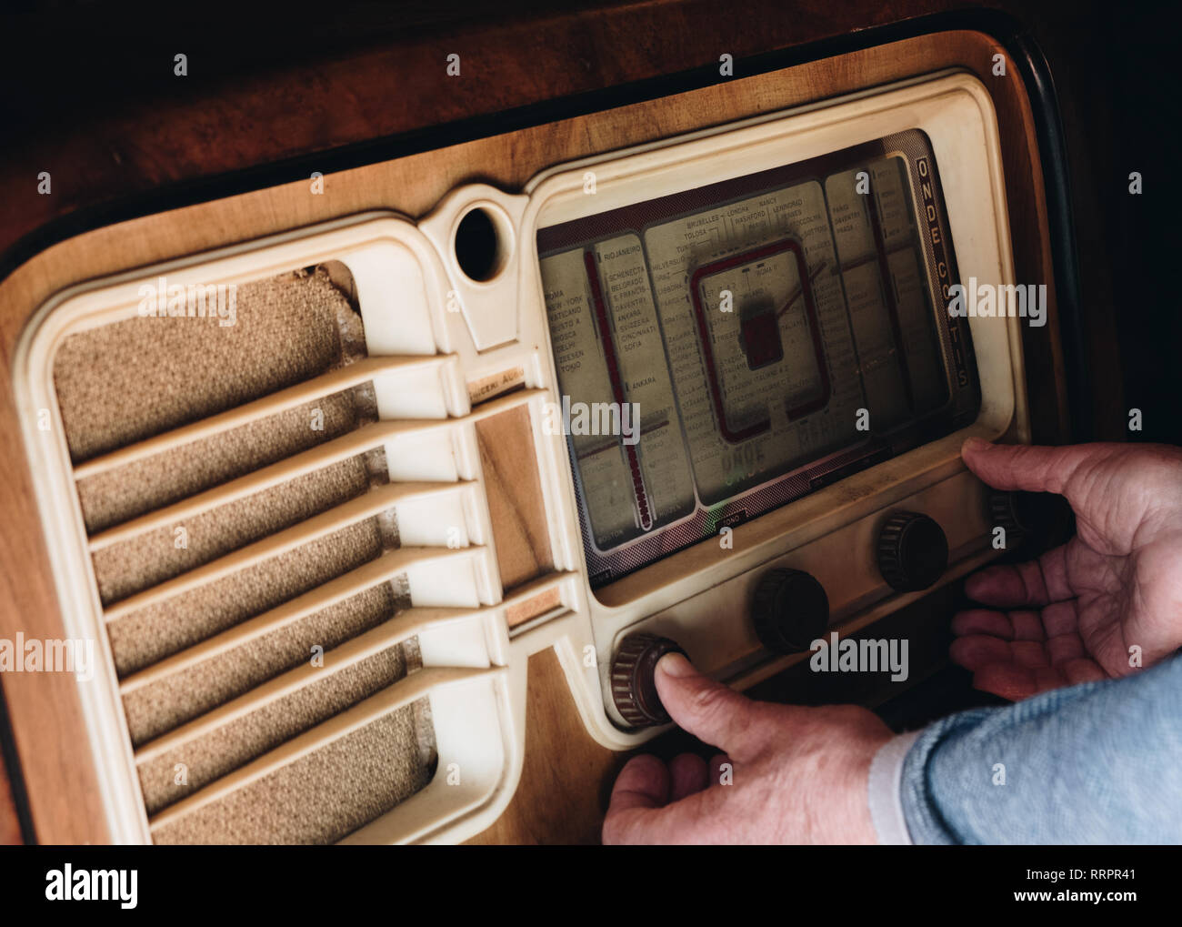 hands using vintage old radio Stock Photo - Alamy