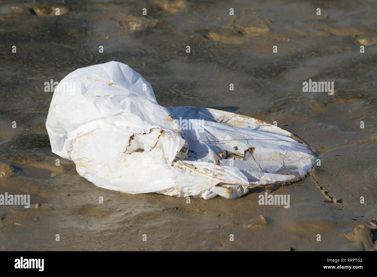 Deflated balloons at a beach hi-res stock photography and images - Alamy