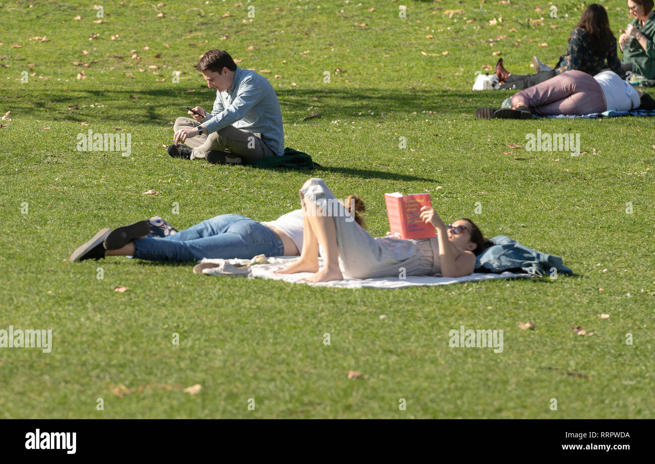 People sunbating in park hi-res stock photography and images - Alamy