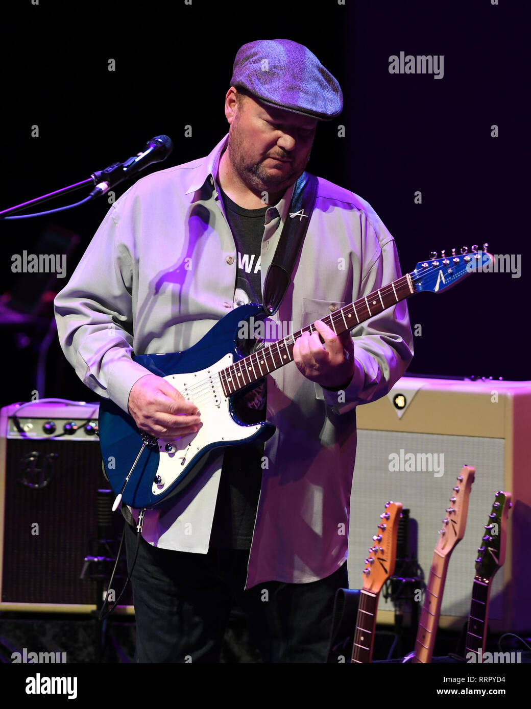Christopher cross concert hi-res stock photography and images - Alamy