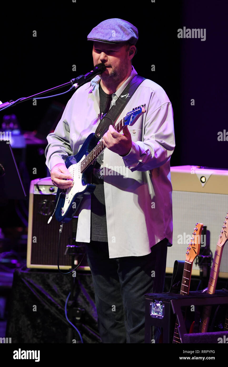 Christopher cross concert hi-res stock photography and images - Alamy