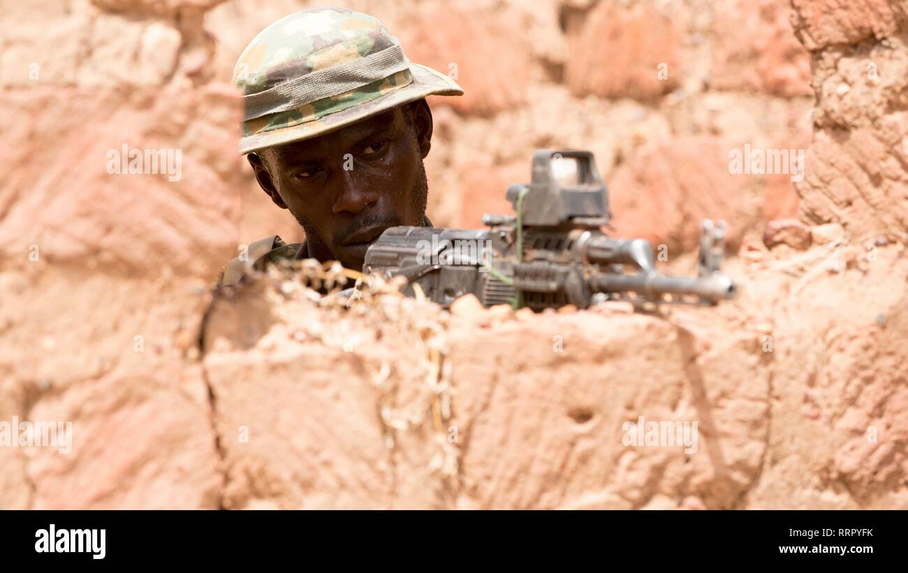 Bobo Dioulasso, Burkina Faso. 26th Feb, 2019. A Niger soldier takes ...