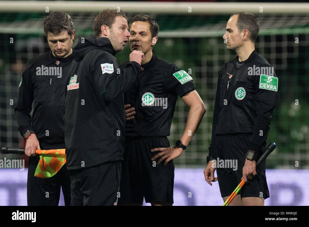 Footballer arguing with referee hi-res stock photography and images - Alamy