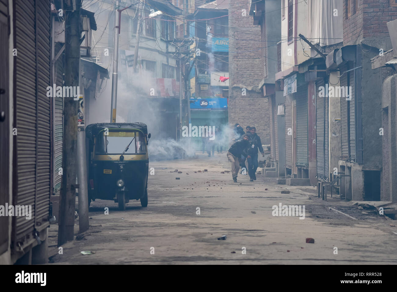 Smoke shell hi-res stock photography and images - Alamy