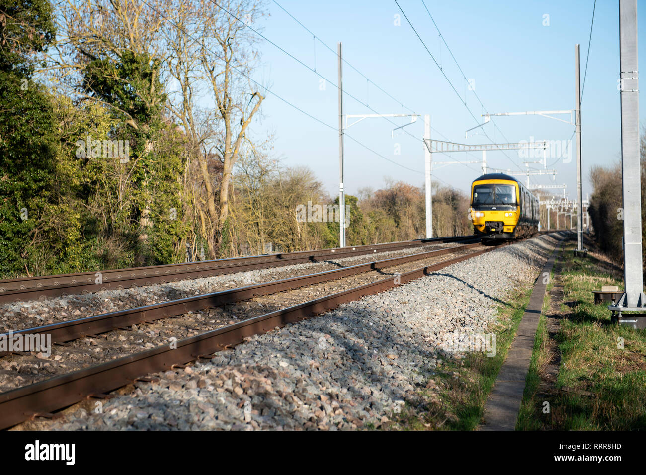Train lines and trains, UK, local train service, GWR, Class 165/1 ...