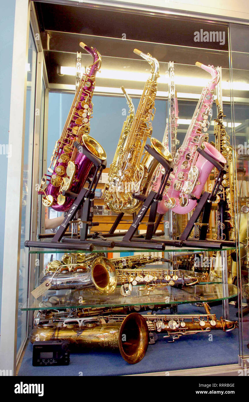 Brass intruments hi-res stock photography and images - Alamy