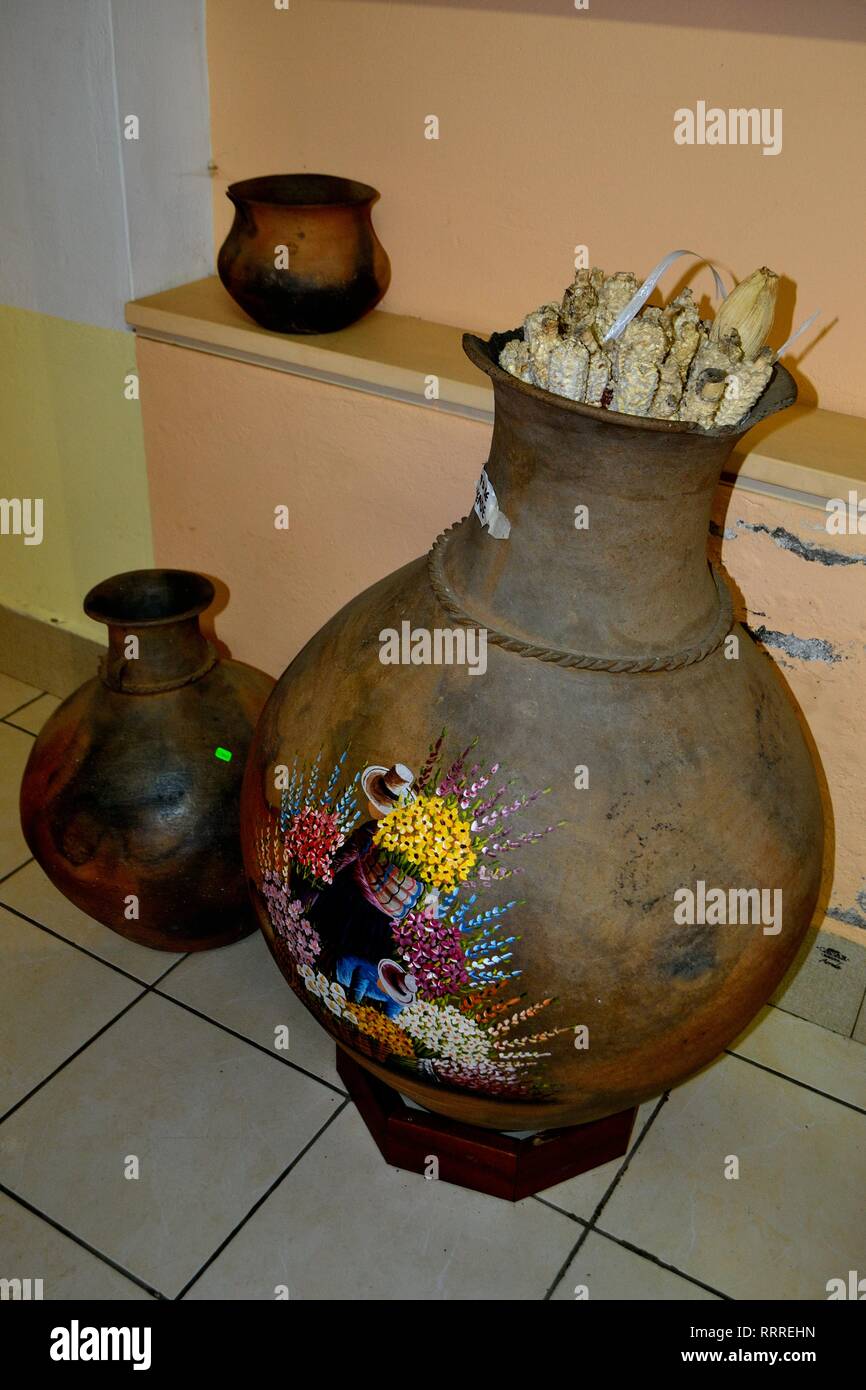 Woman farmer selling pottery hi-res stock photography and images - Alamy