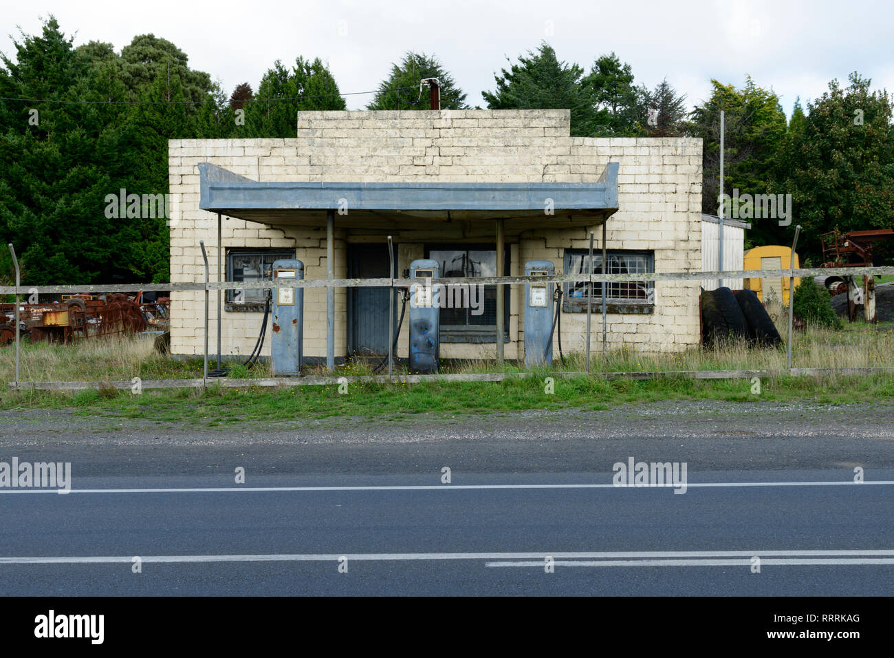 Old gas station hi-res stock photography and images - Alamy