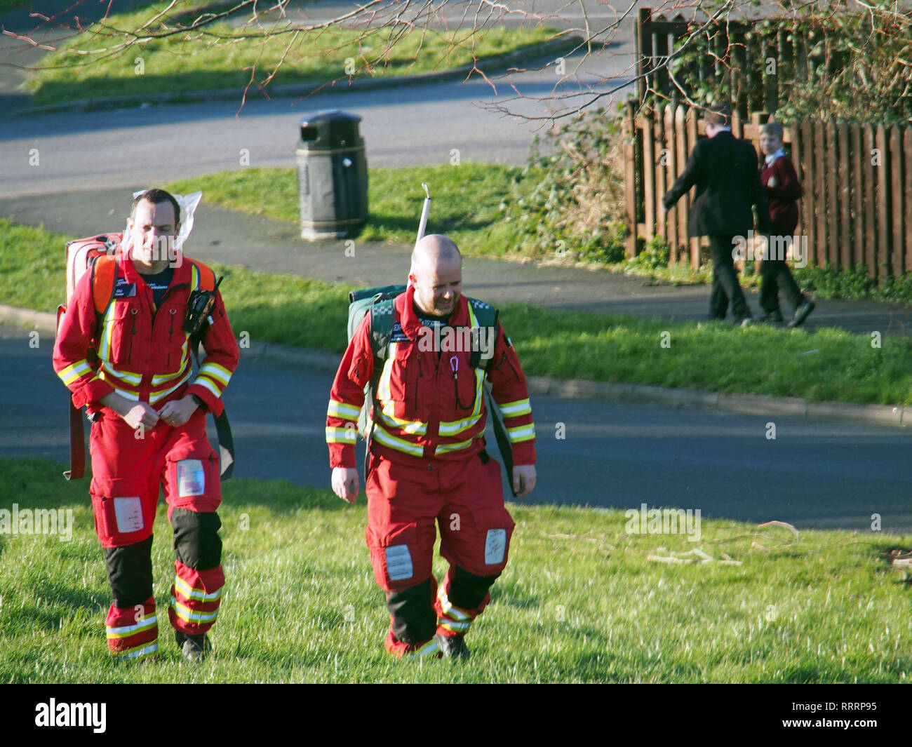 Paramedic return to helicopter Stock Photo - Alamy