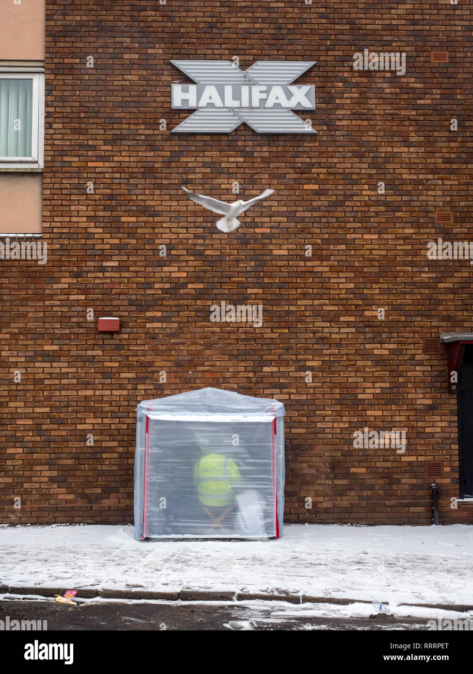 Workman outside hi-res stock photography and images - Alamy