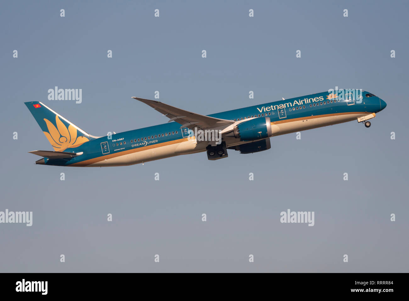 Vietnam Airlines Boeing 787 Dreamliner jet airliner plane VN-A867 ...