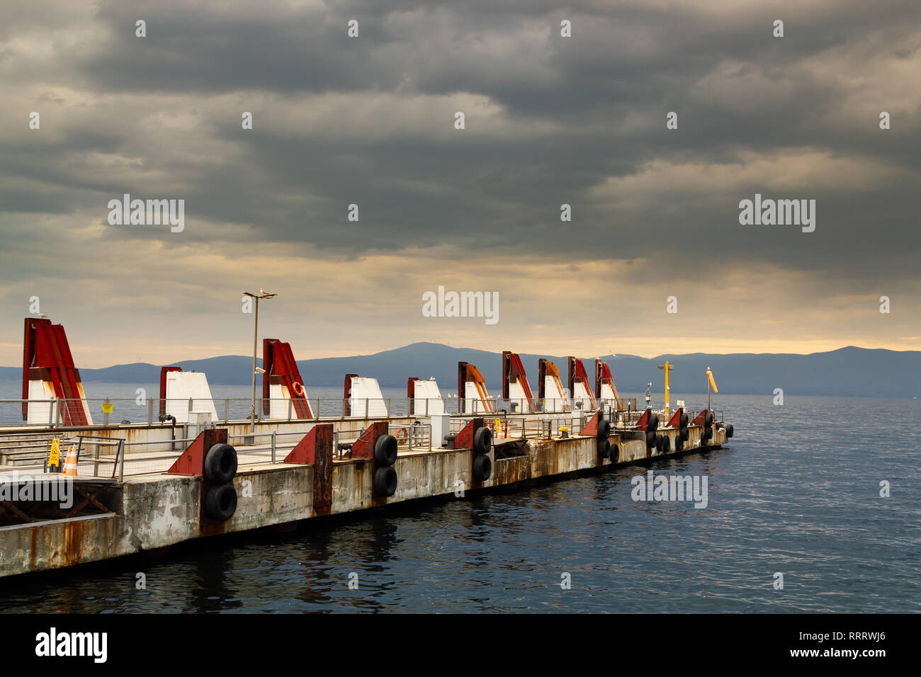 Empty cargo ship hi-res stock photography and images - Alamy