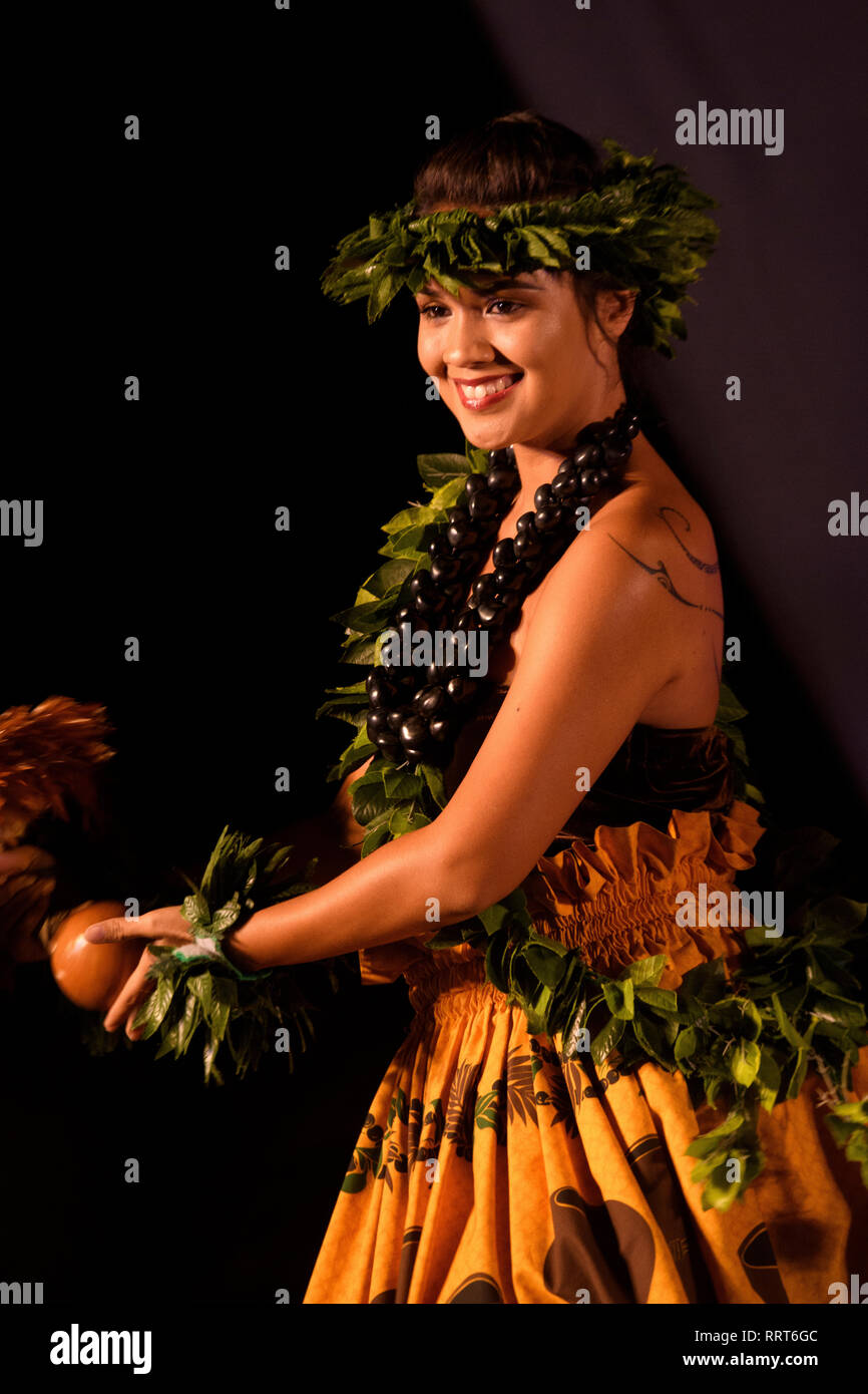 Hawaii luau dance hi-res stock photography and images - Alamy