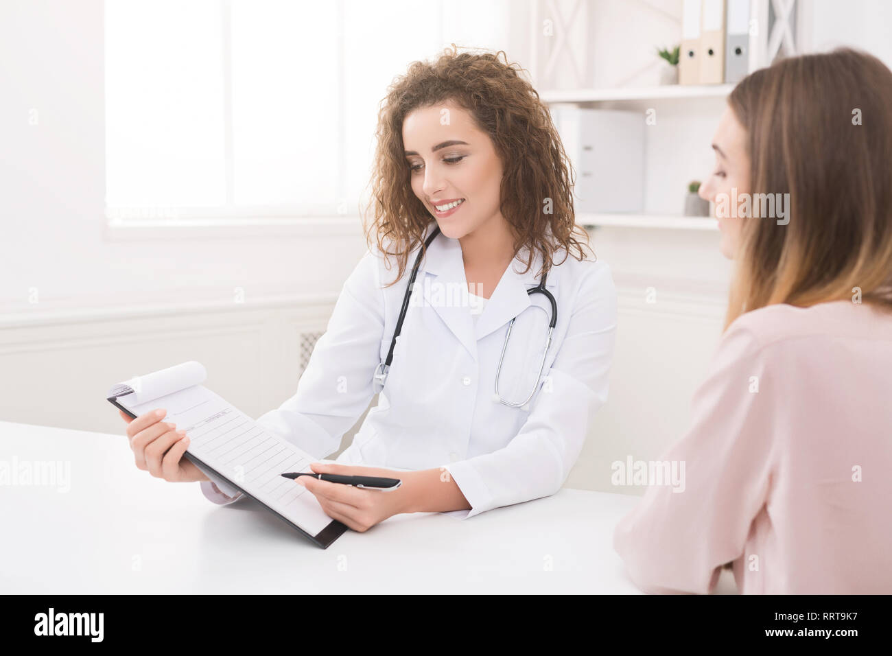 Female doctor giving consultation to patient at clinic Stock Photo - Alamy