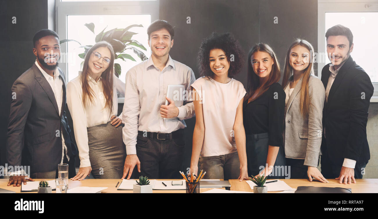 Teamwork businesspeople hi-res stock photography and images - Alamy