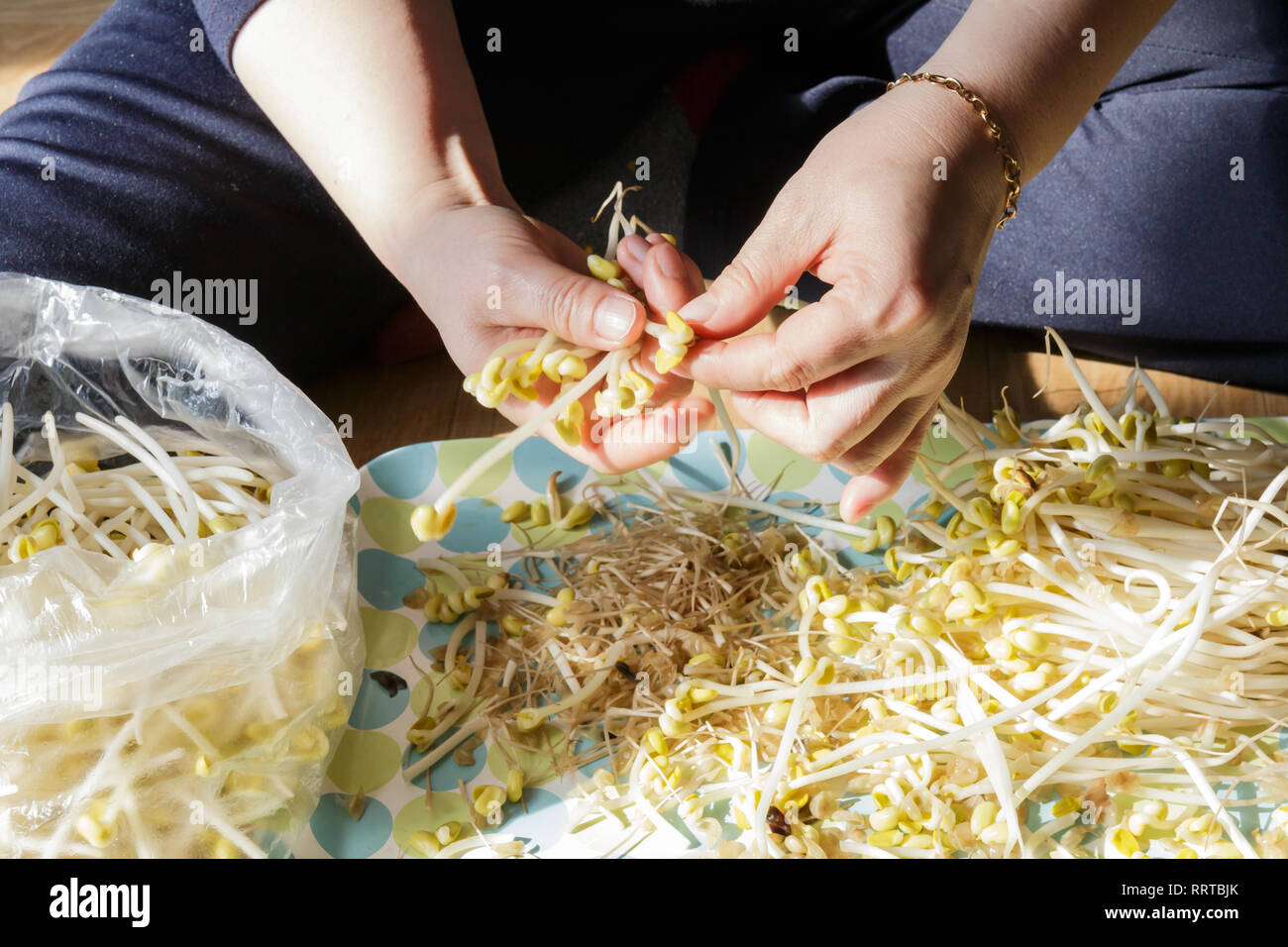 Trimming vegetables hi-res stock photography and images - Alamy