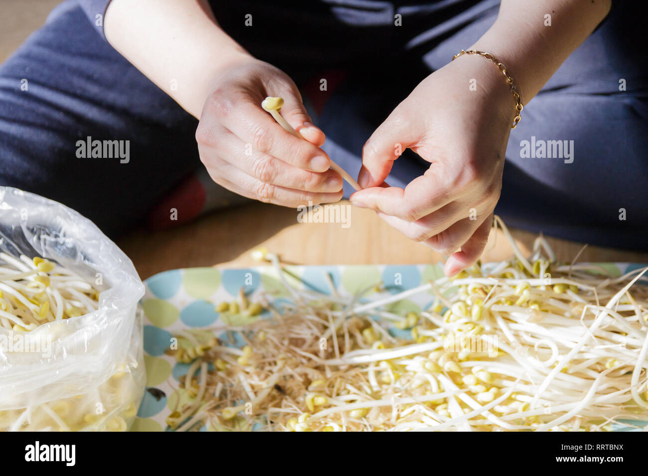 Trimming vegetables hi-res stock photography and images - Alamy