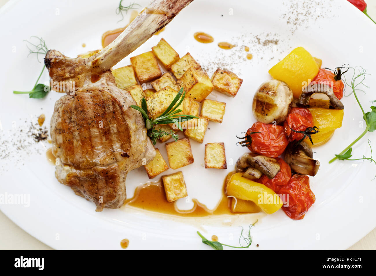 Fried lamb rack vegetable garnish hi-res stock photography and images ...