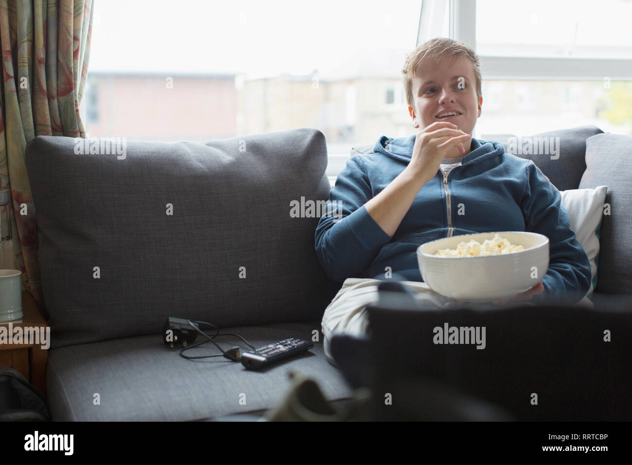 Young woman in movie hi-res stock photography and images - Alamy