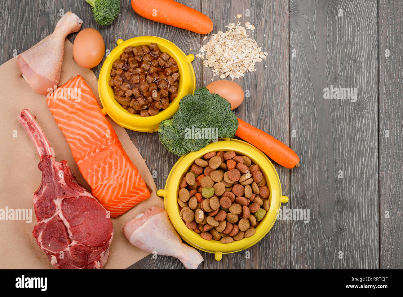 Wet food and kibbles Stock Photo - Alamy