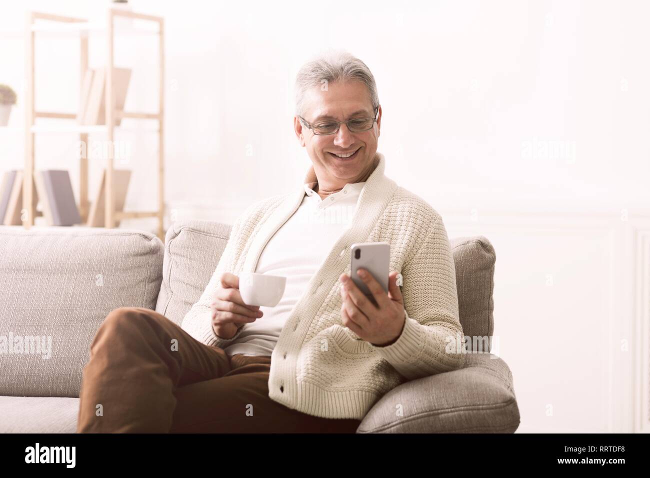 Portrait old man using mobile hi-res stock photography and images - Alamy