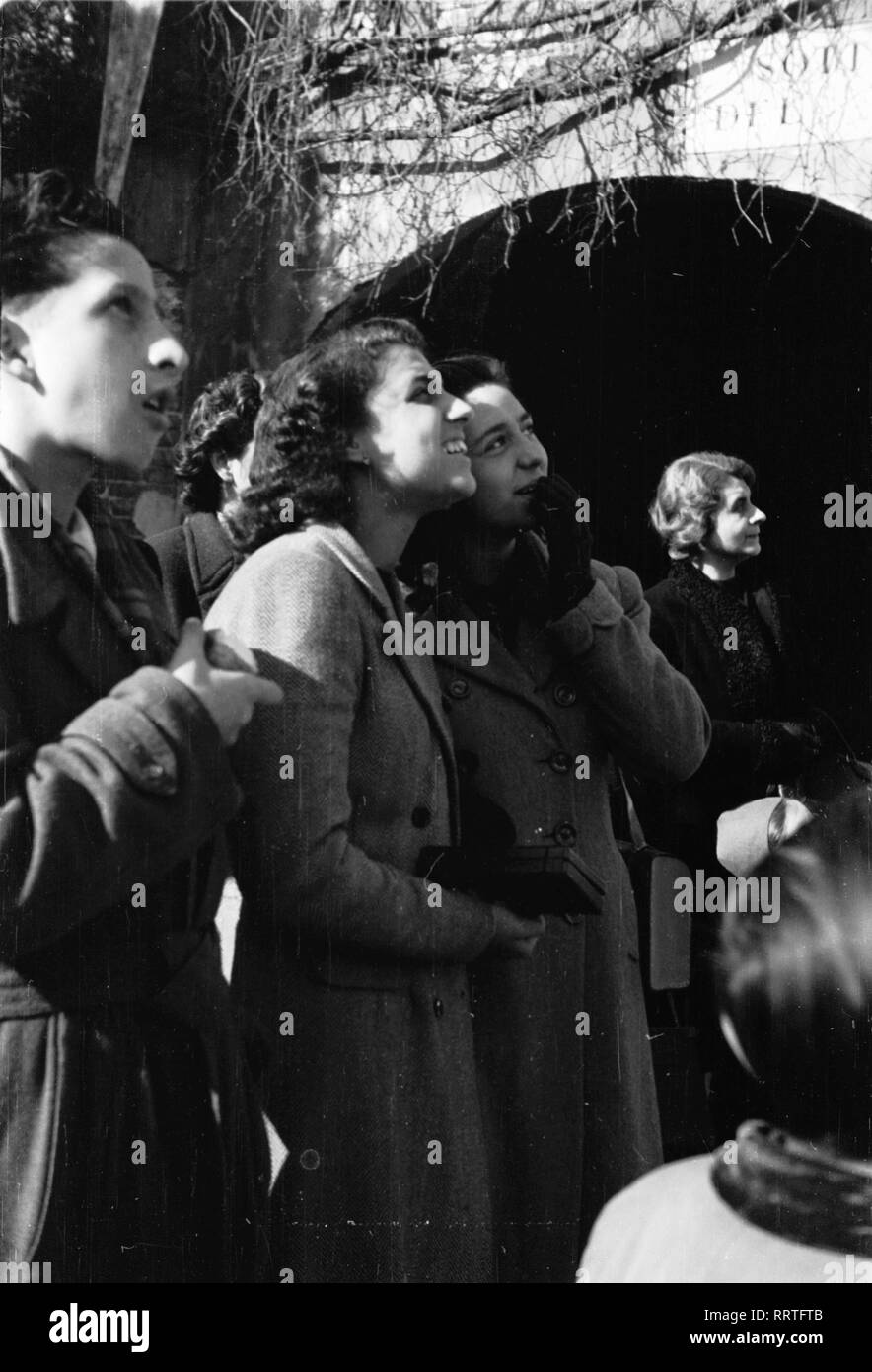 Italy - Italien ca. 1950, Frauen in Rom. Women at Rome Stock Photo - Alamy