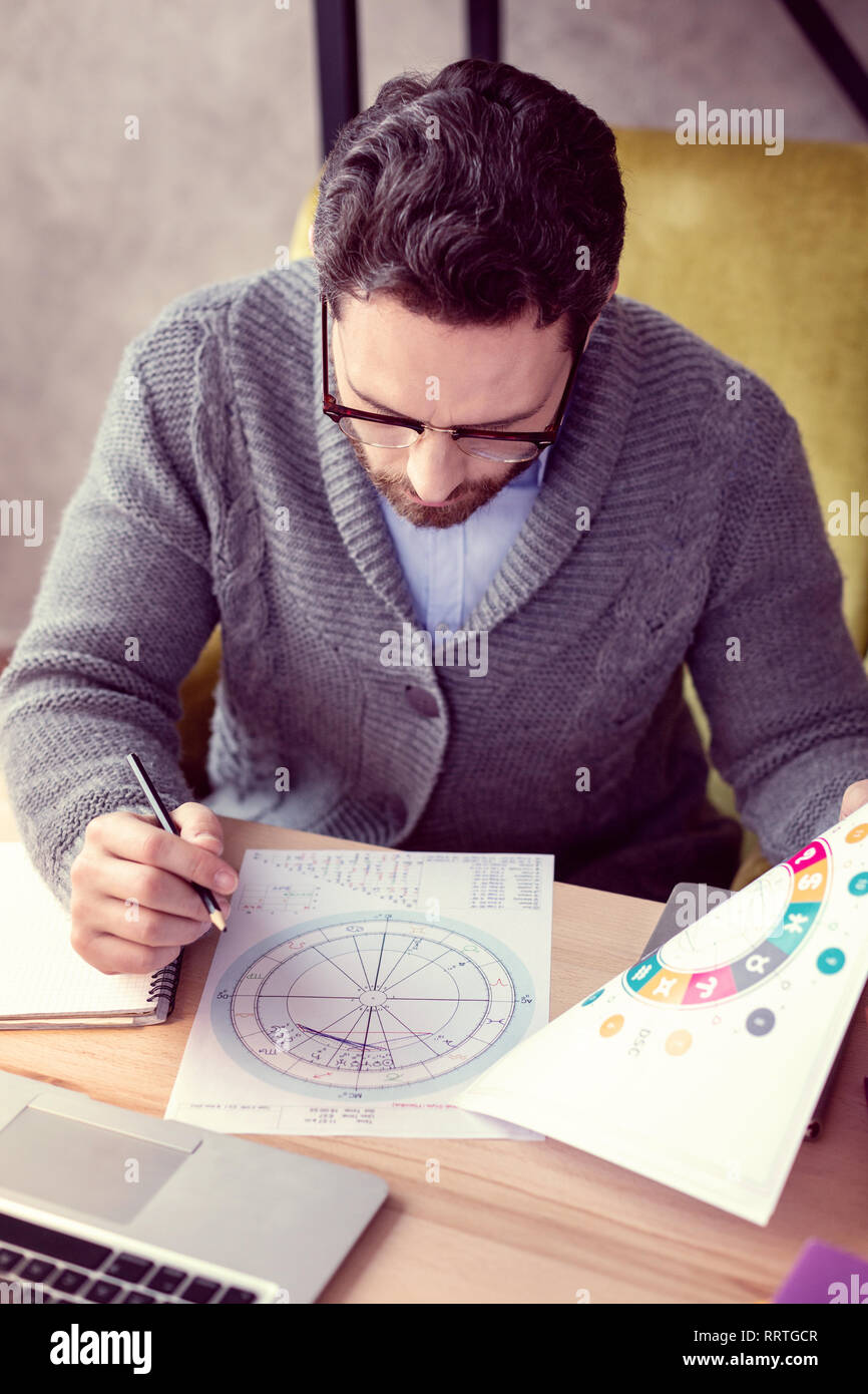 Man drawing circle hi-res stock photography and images - Alamy