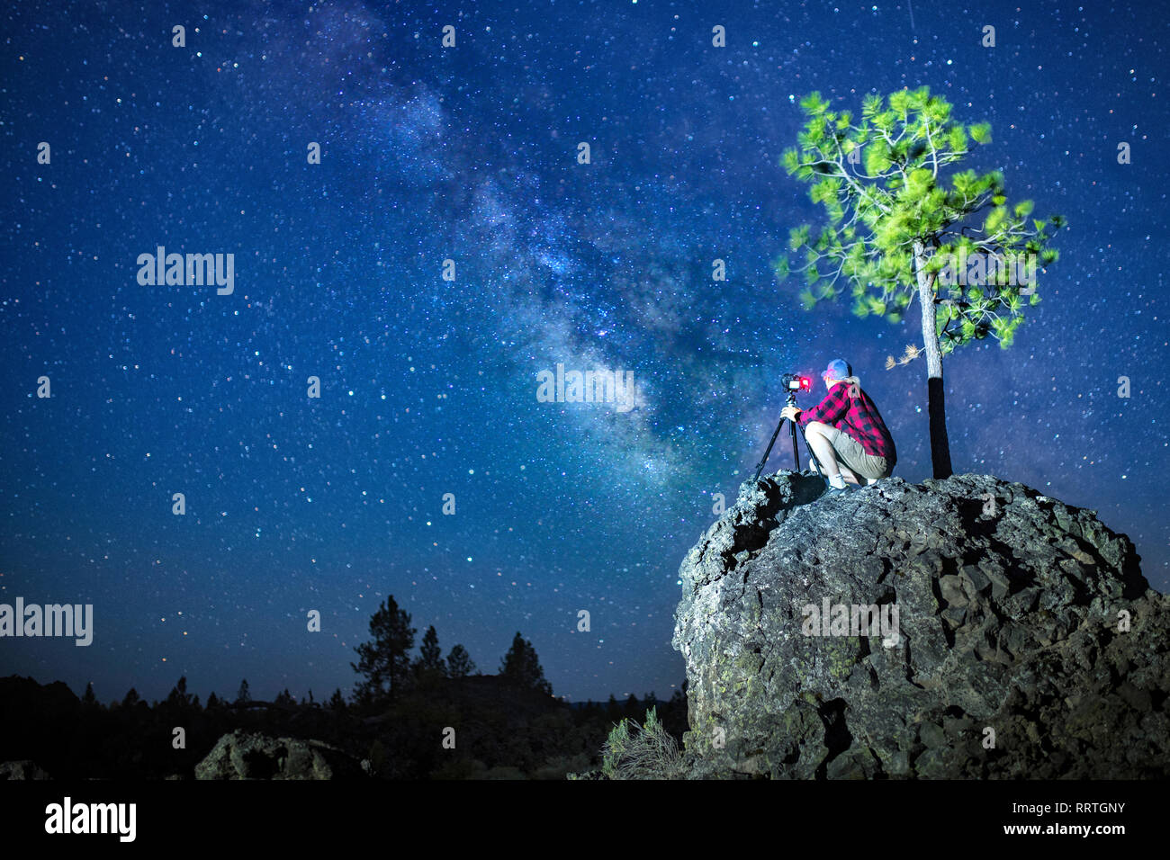 Desert night hi-res stock photography and images - Alamy