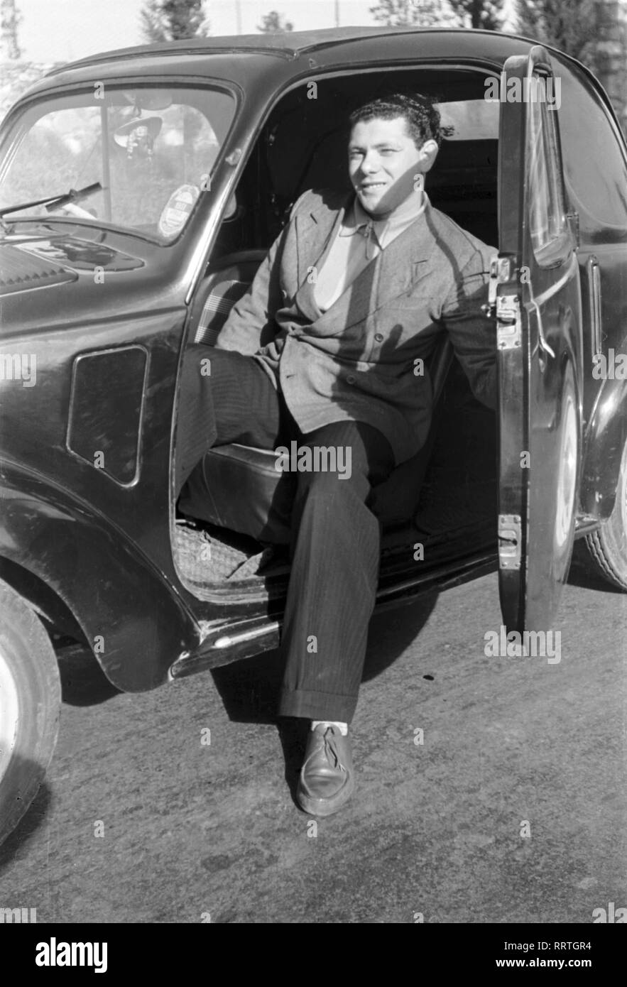 Travel to Rome - Italy in 1950s - car driver in Rome. Junger Mann in ...