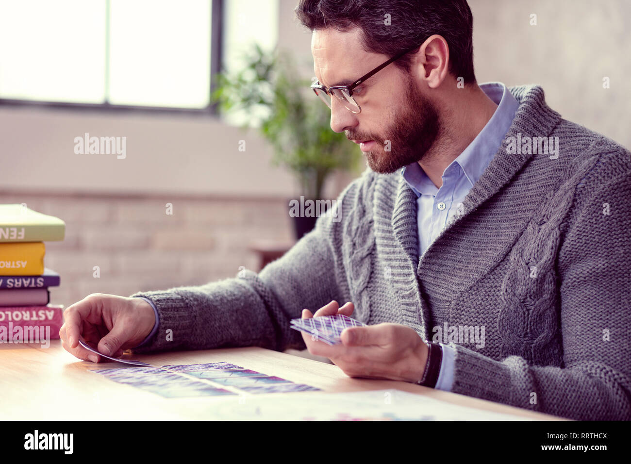 Man fortune teller tarot hi-res stock photography and images - Alamy