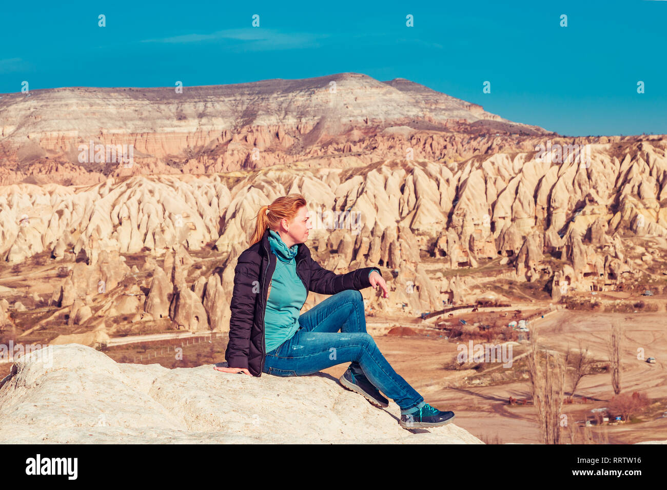 Landscape woman in mountains hi-res stock photography and images - Alamy