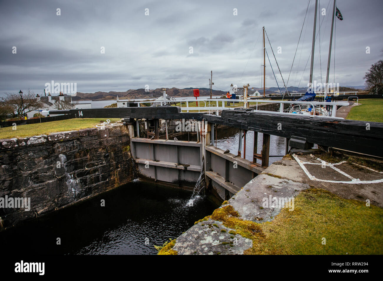 Crinan bridge house hi-res stock photography and images - Alamy