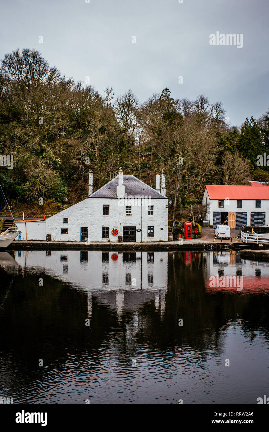 Crinan bridge house hi-res stock photography and images - Alamy