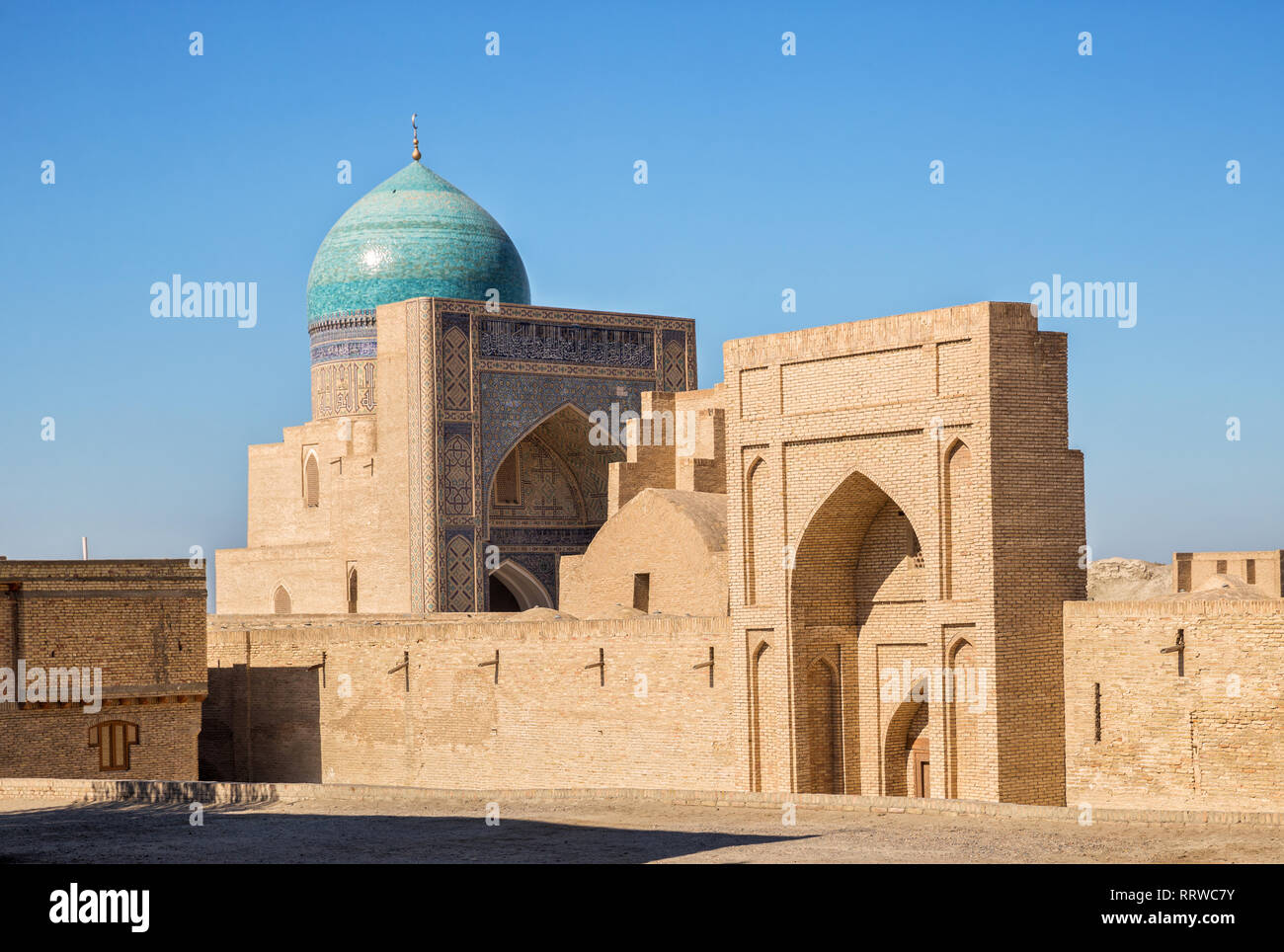 Kalyan Mosque, part of the Po-i-Kalyan Complex in Bukhara, Uzbekistan ...
