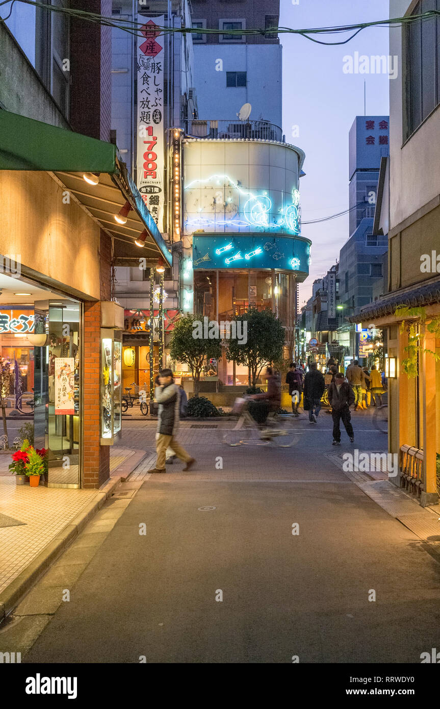 Tokyo backstreet hi-res stock photography and images - Alamy