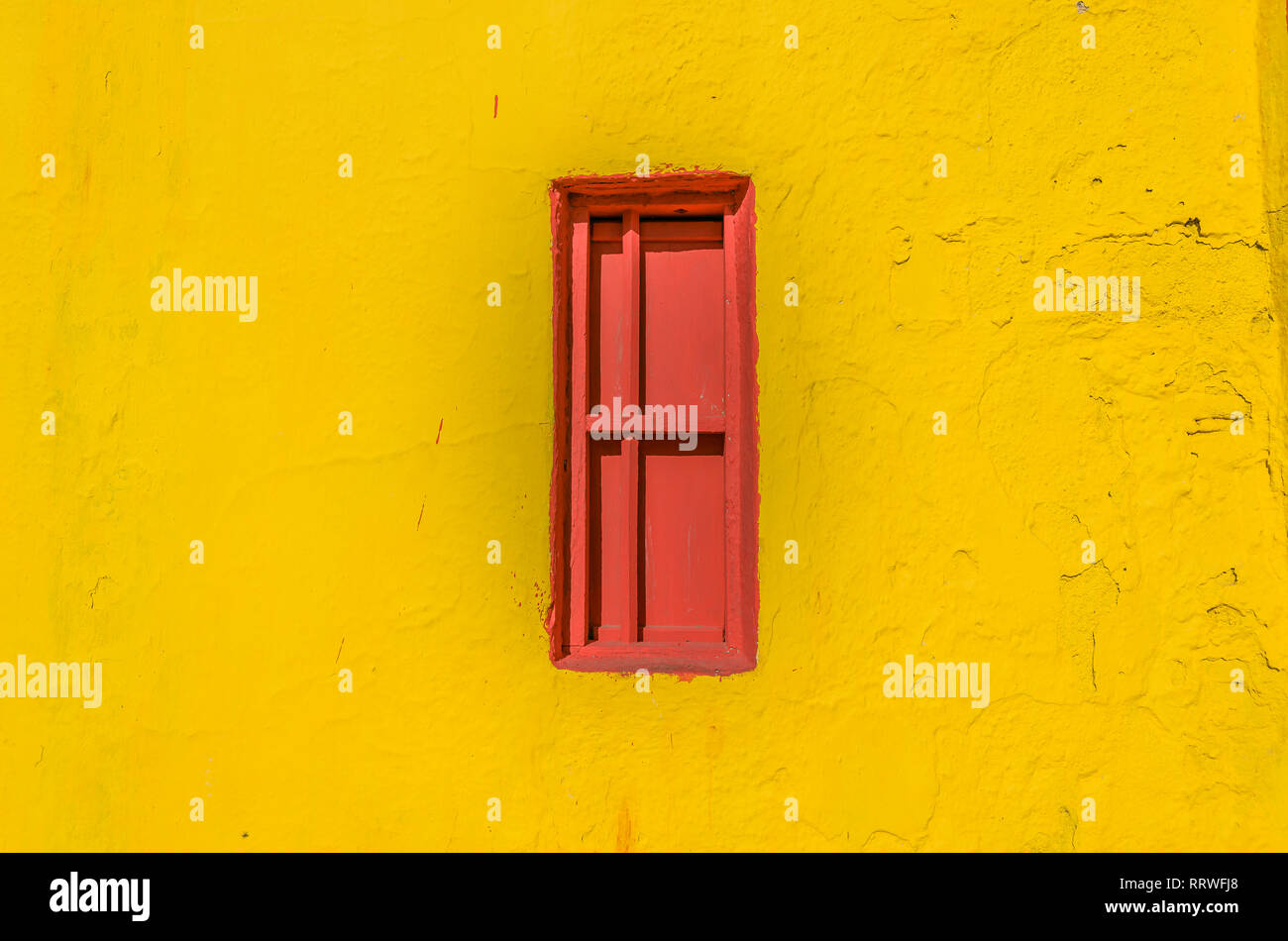 Yellow window frame hi-res stock photography and images - Alamy
