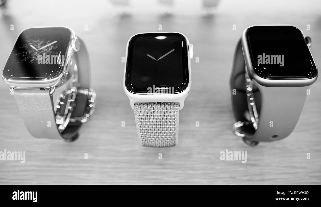 Electronic device display showing Black and White Stock Photos & Images ...