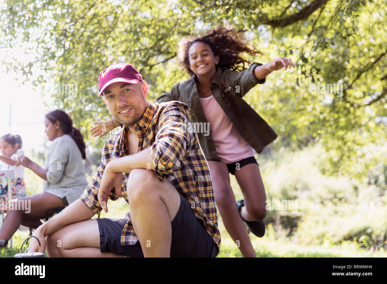 Daughter running hug father hi-res stock photography and images - Alamy