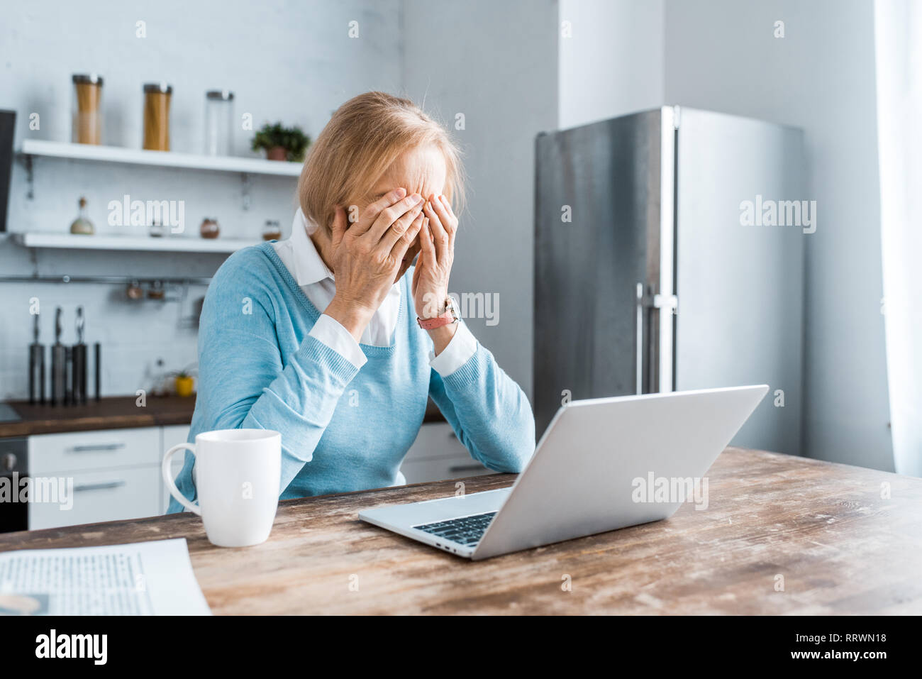 Woman crying computer tea hi-res stock photography and images - Alamy