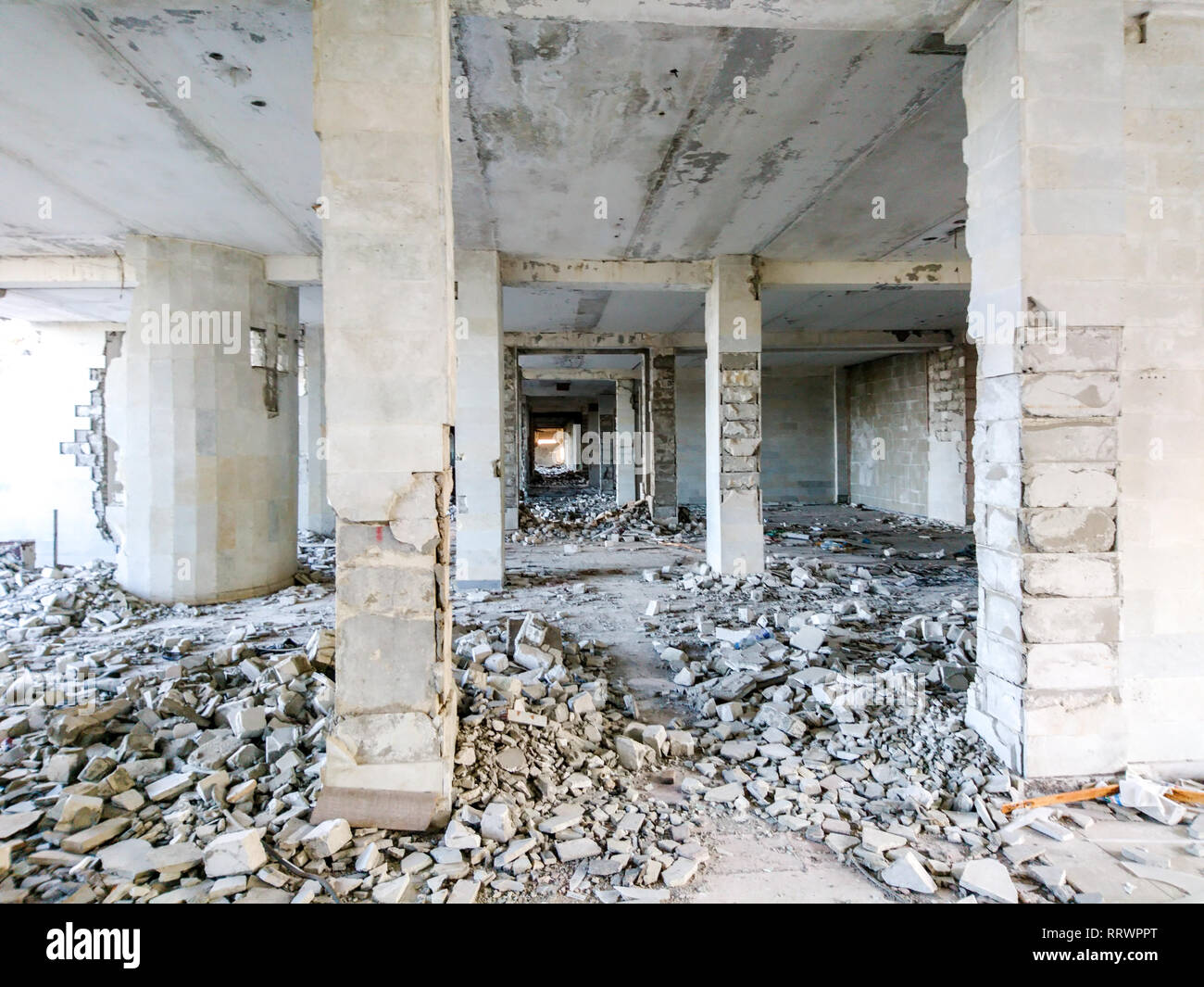 Concrete ruins hi-res stock photography and images - Alamy