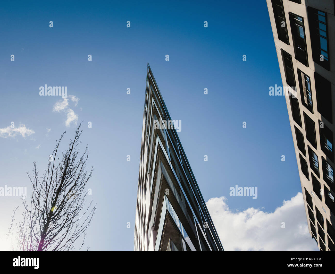 Office building sharp angle glass hi-res stock photography and images ...
