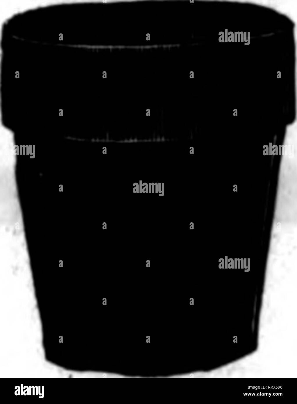 Little street pottery hi-res stock photography and images - Alamy